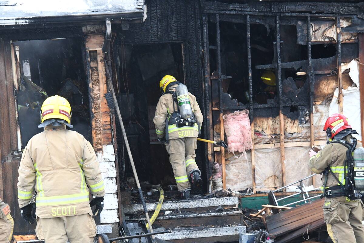 [PHOTOS] Incendie suspect dans un bar de danseuses de la Beauce | JDQ