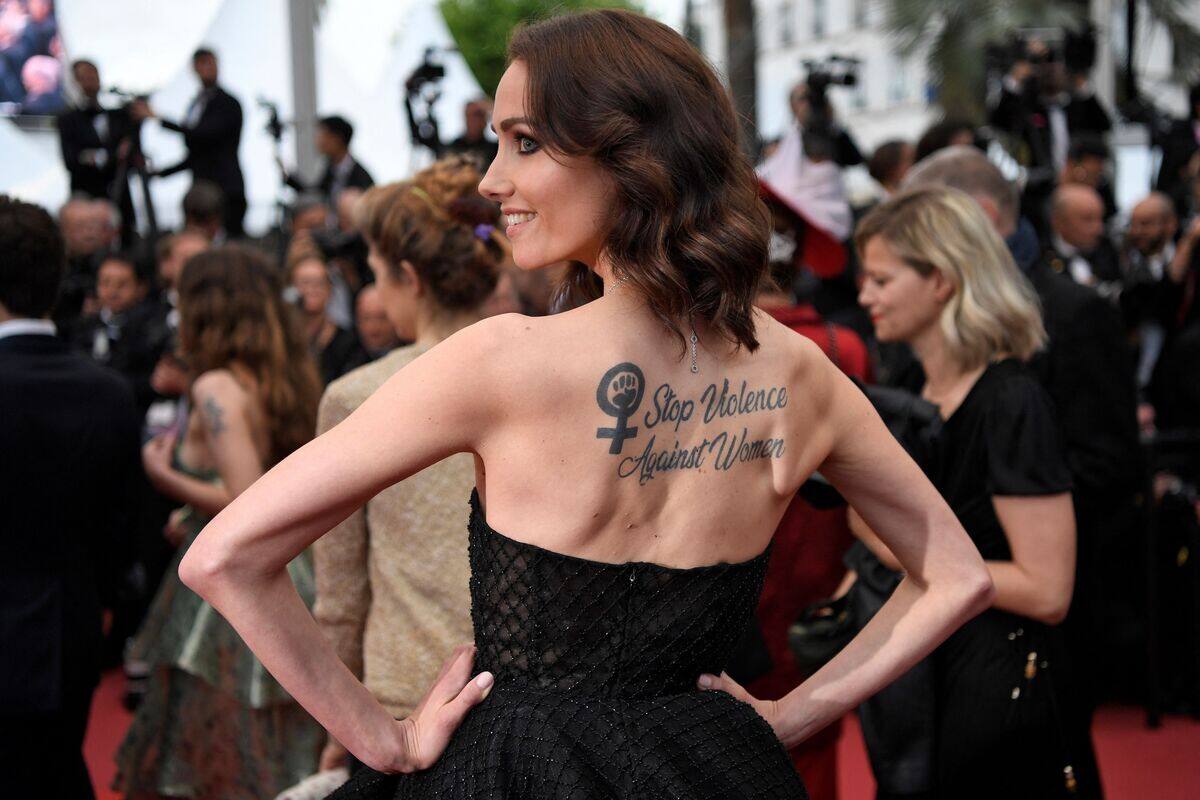 L’actrice Sand Van Roy accuse Luc Besson de viol | JDM
