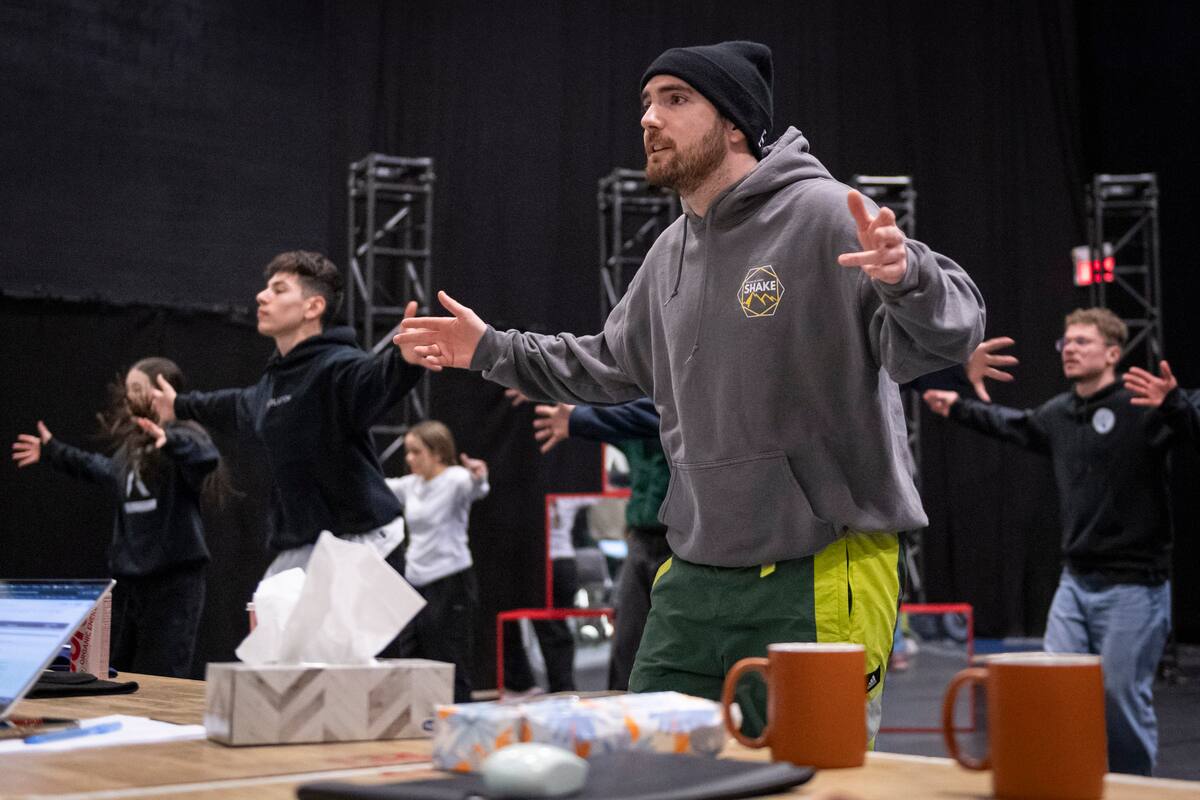 «Révolution en tournée»: visite des coulisses du spectacle avec Lydia ...