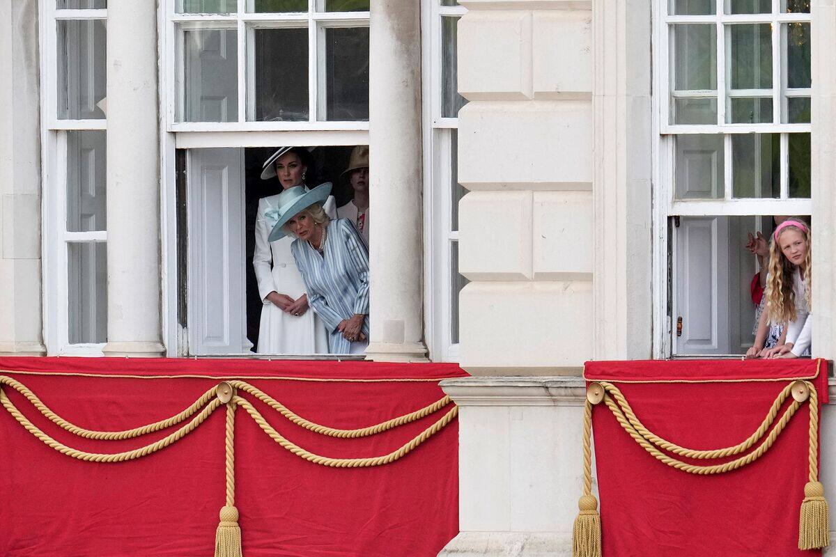 La famille royale réunie pour célébrer la reine | TVA Nouvelles