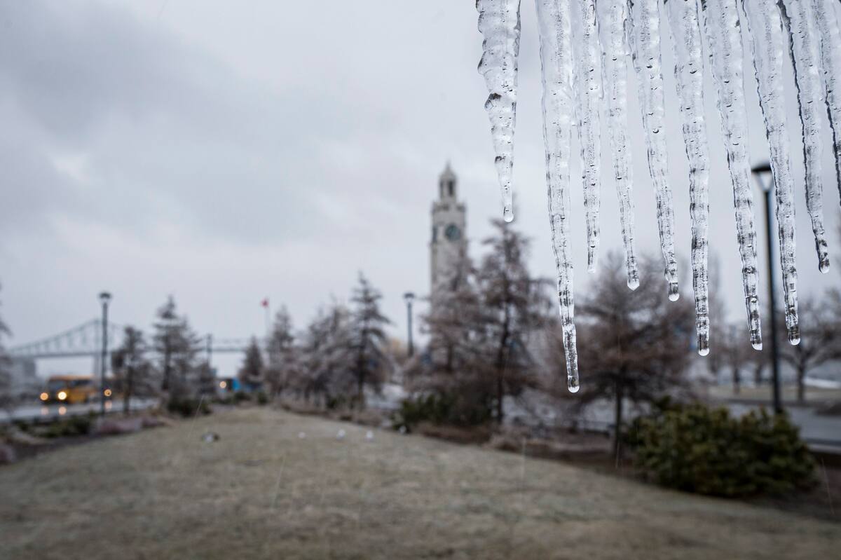 L’une des pires tempêtes de verglas depuis 1998 fige le sud du Québec ...