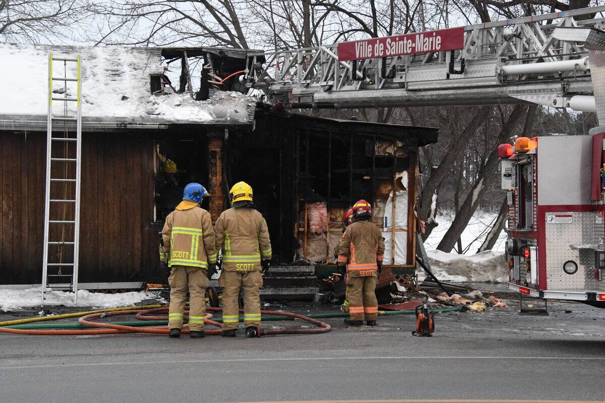[PHOTOS] Incendie suspect dans un bar de danseuses de la Beauce | JDQ