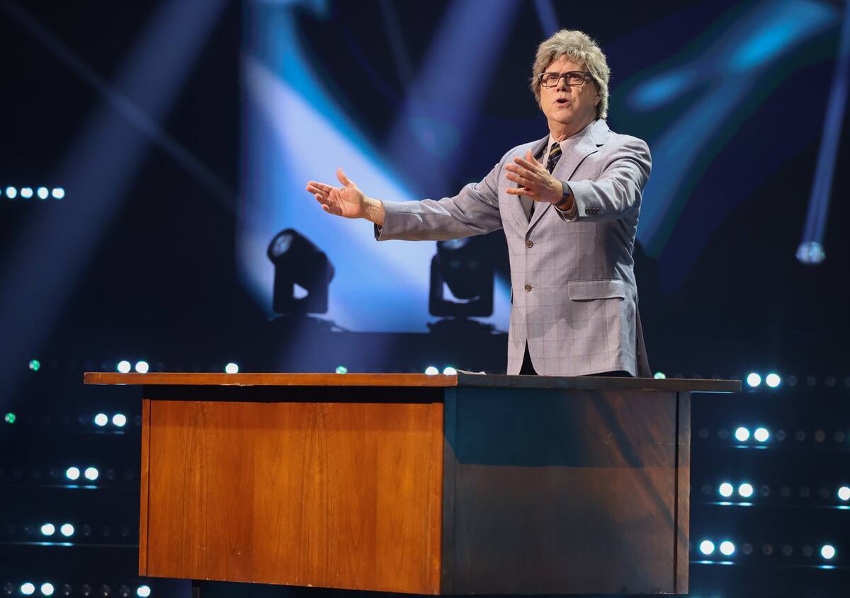 Les 40 ans de carrière de Daniel Lemire: ses personnages interprétés devant lui au ComediHa! | JDQ