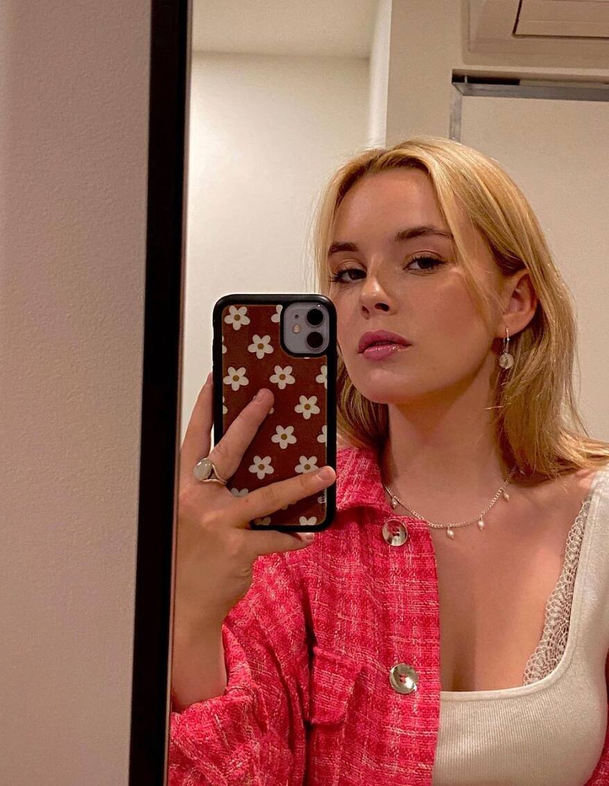 Camille Felton file le parfait bonheur sur ces photos avec son nouvel ...