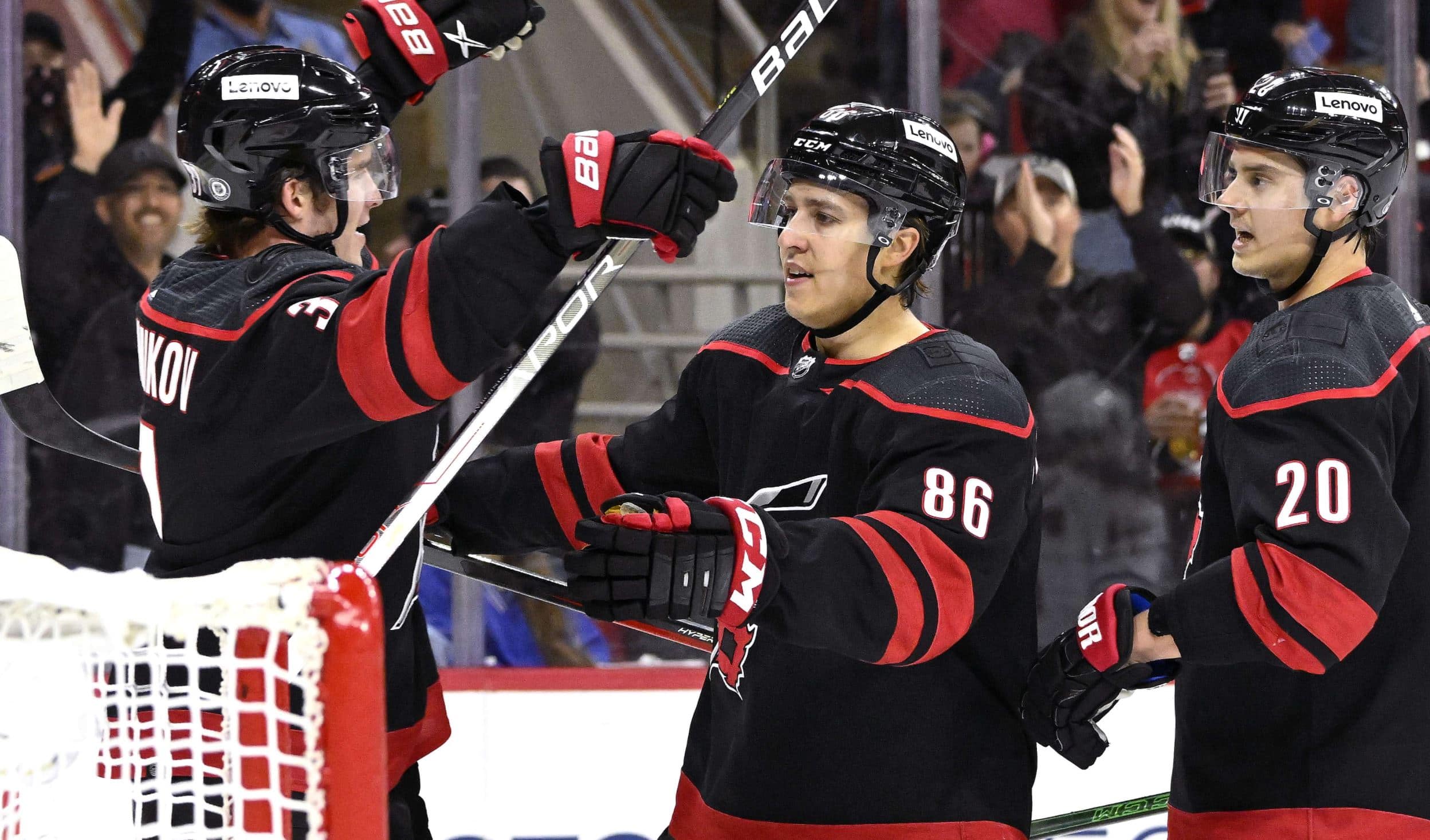 Encore une victoire des «Canes» | Le Journal de Montréal