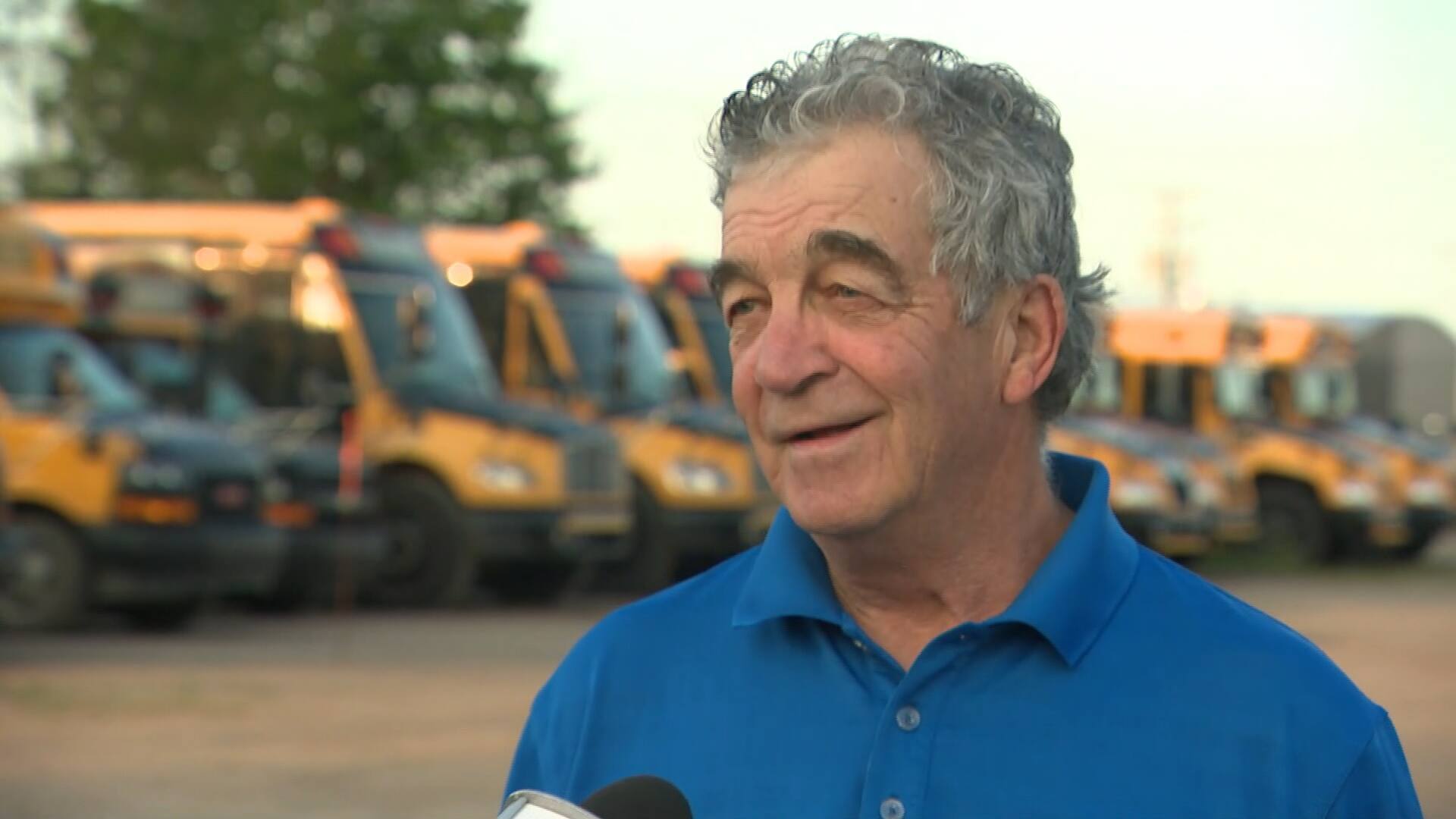 Un chauffeur d’autobus scolaire passionné depuis 50 ans! | TVA ...
