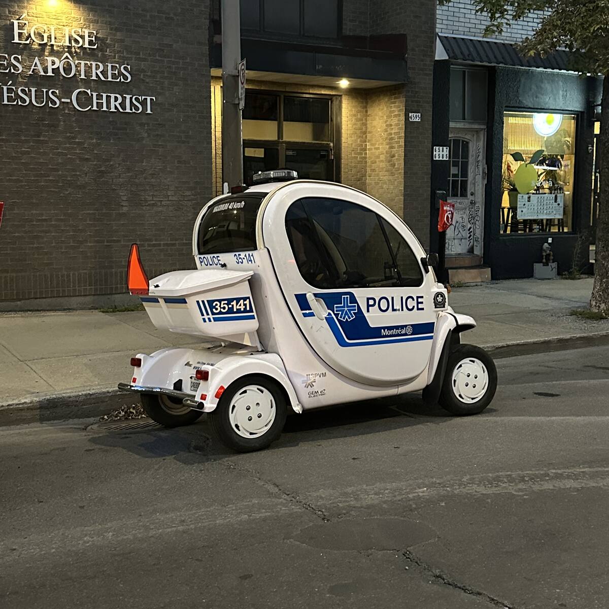 Avez-vous vu les voiturettes électriques du SPVM? On vous explique à ...
