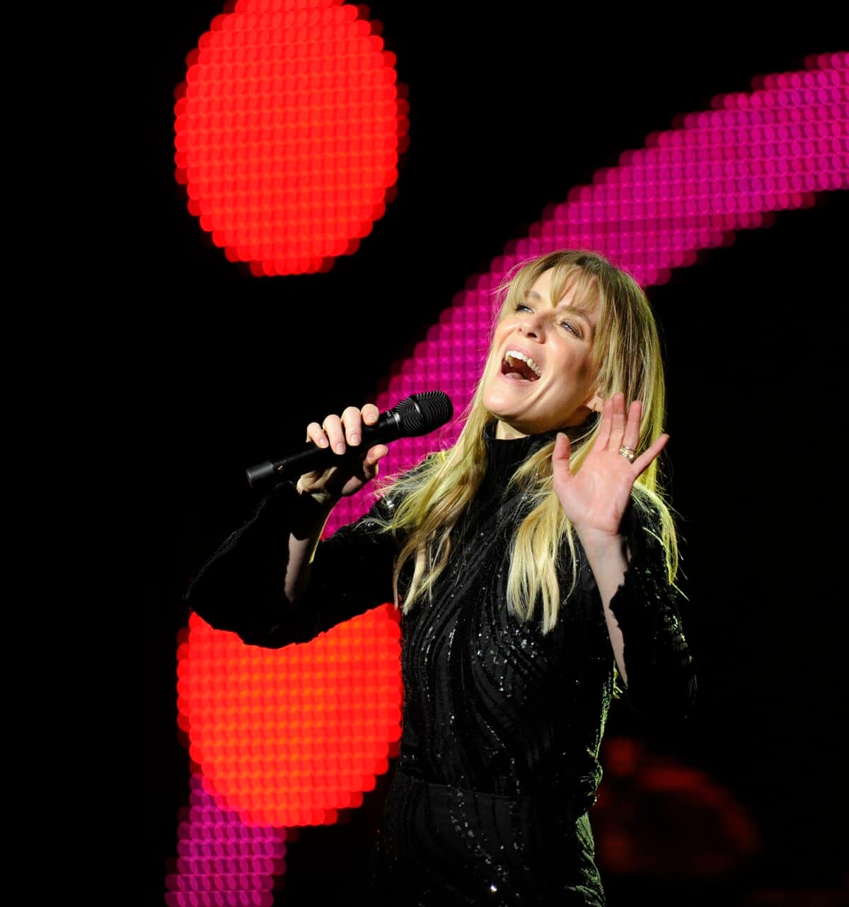 En tournée au Québec: Véronic DiCaire brille de nouveau sous les ...