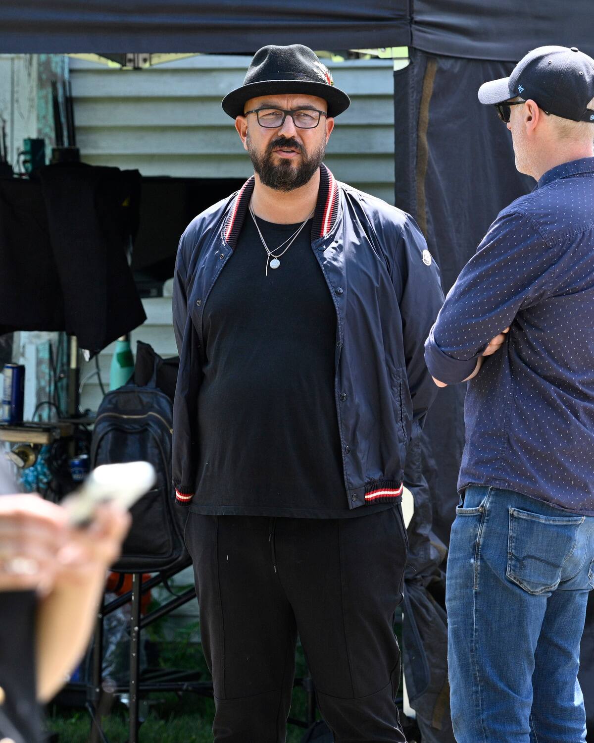 [VIDÉO] Voyez les premières images de la série «Société distincte» de ...