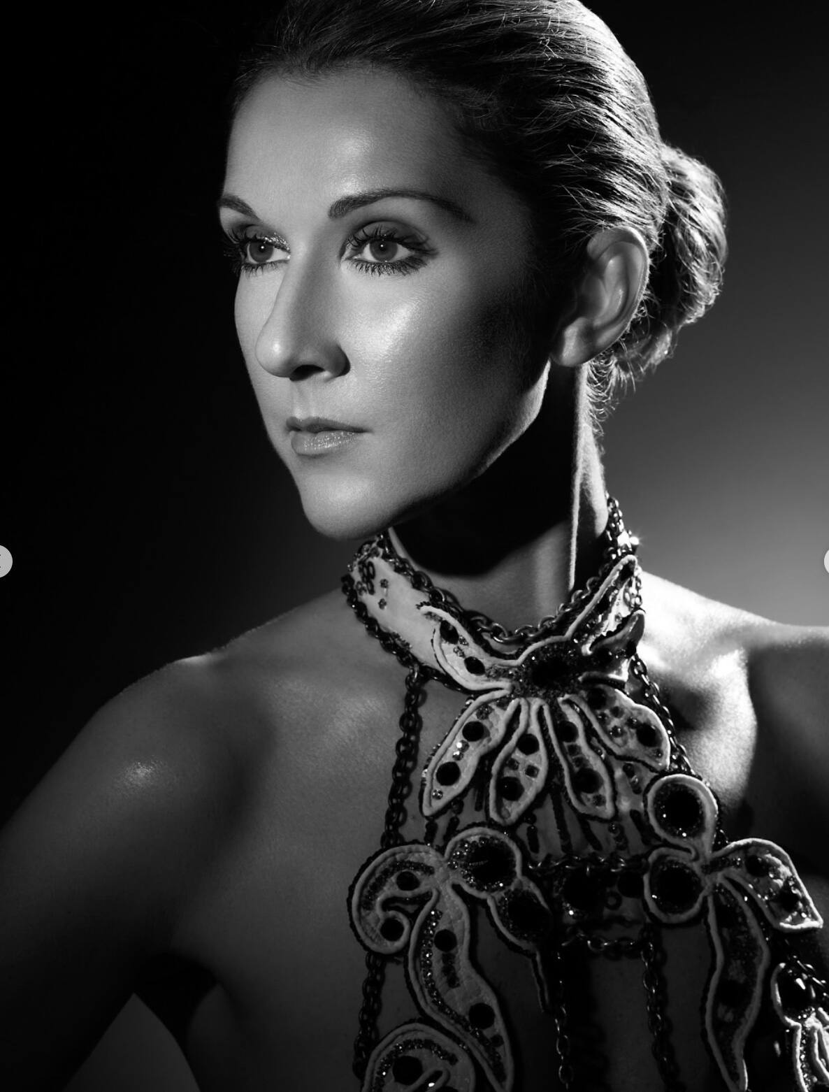 Céline Dion est magnifique dans une série de photos glamour en noir et ...