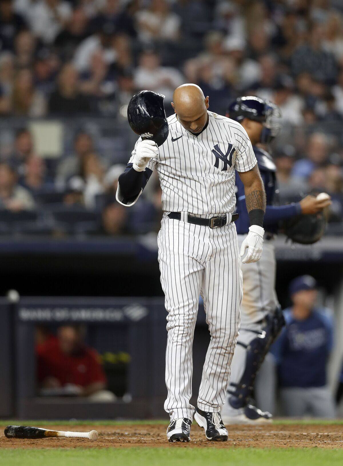 Des gaffes à répétition pour Aaron Hicks - TVA Sports