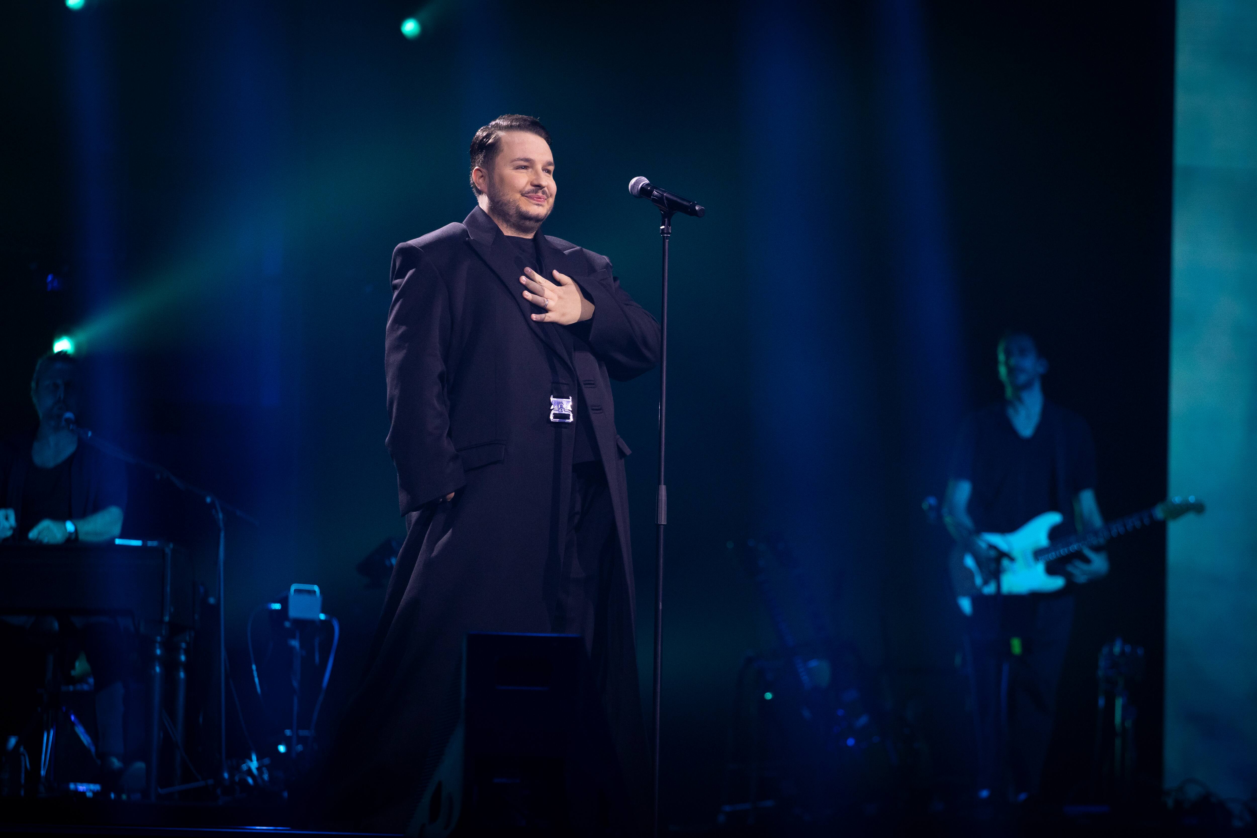 Le chanteur Olympe s’adresse à ses fans après son élimination ...