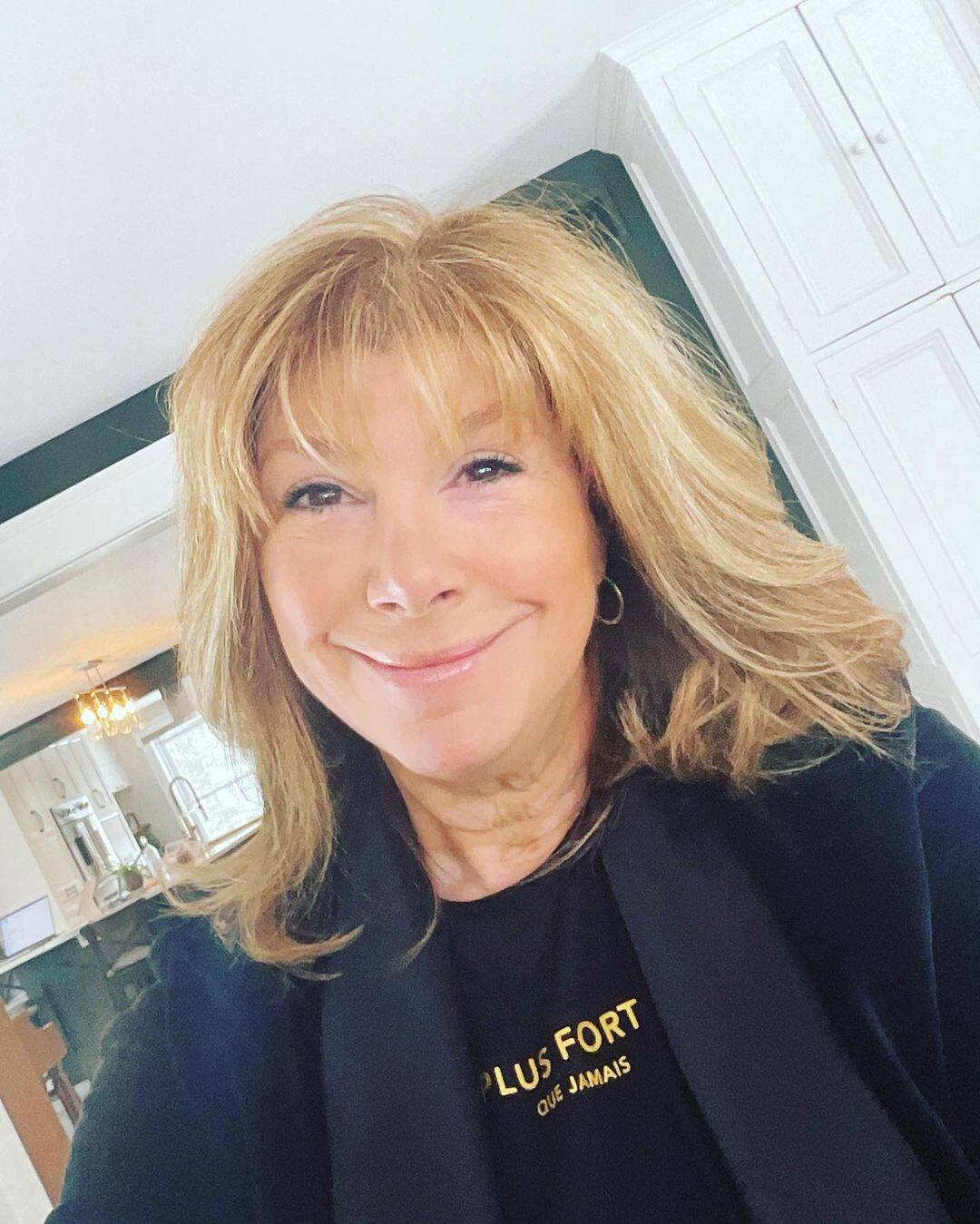 Chantal Lacroix célèbre quatre ans d’amour en partageant plusieurs ...