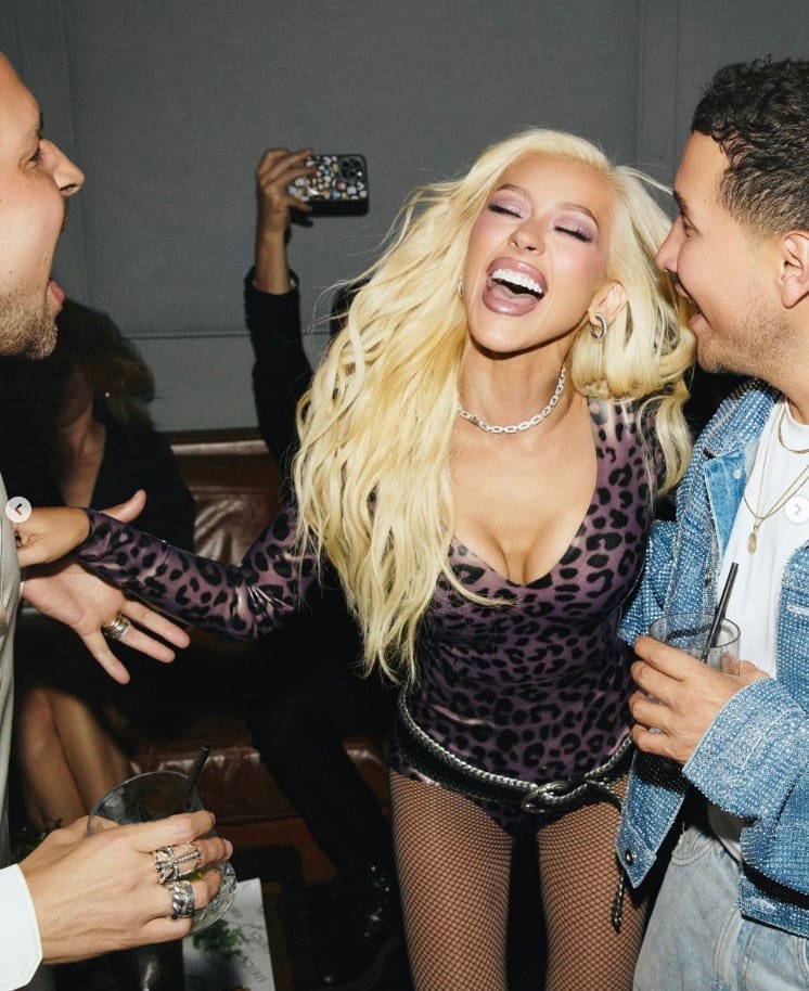 [VIDÉO] Minialbum, film de prestations en direct, collaboration avec Sabrina Carpenter ...