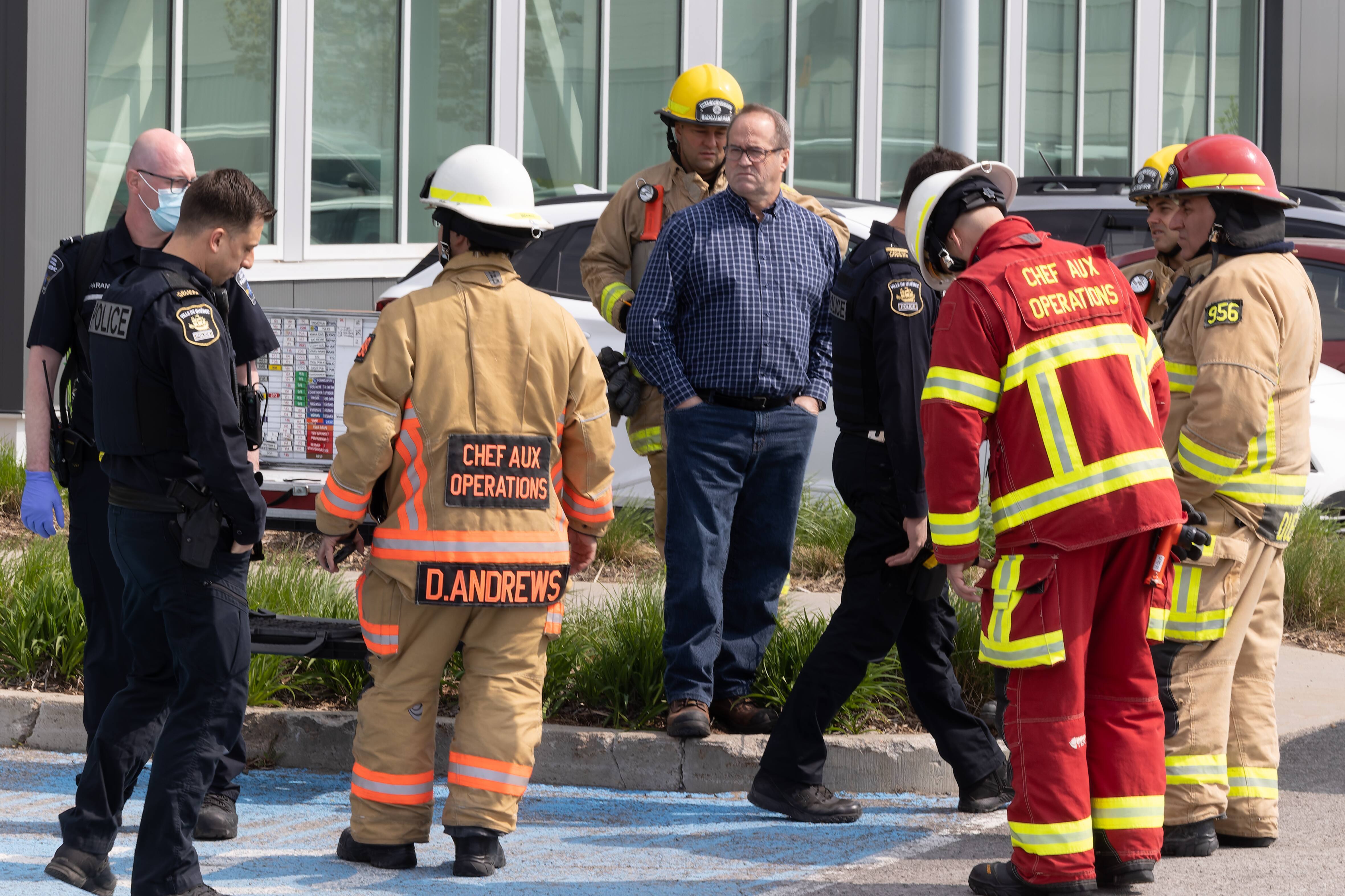 [PHOTOS] Intervention pour un colis suspect à Revenu Québec | JDQ