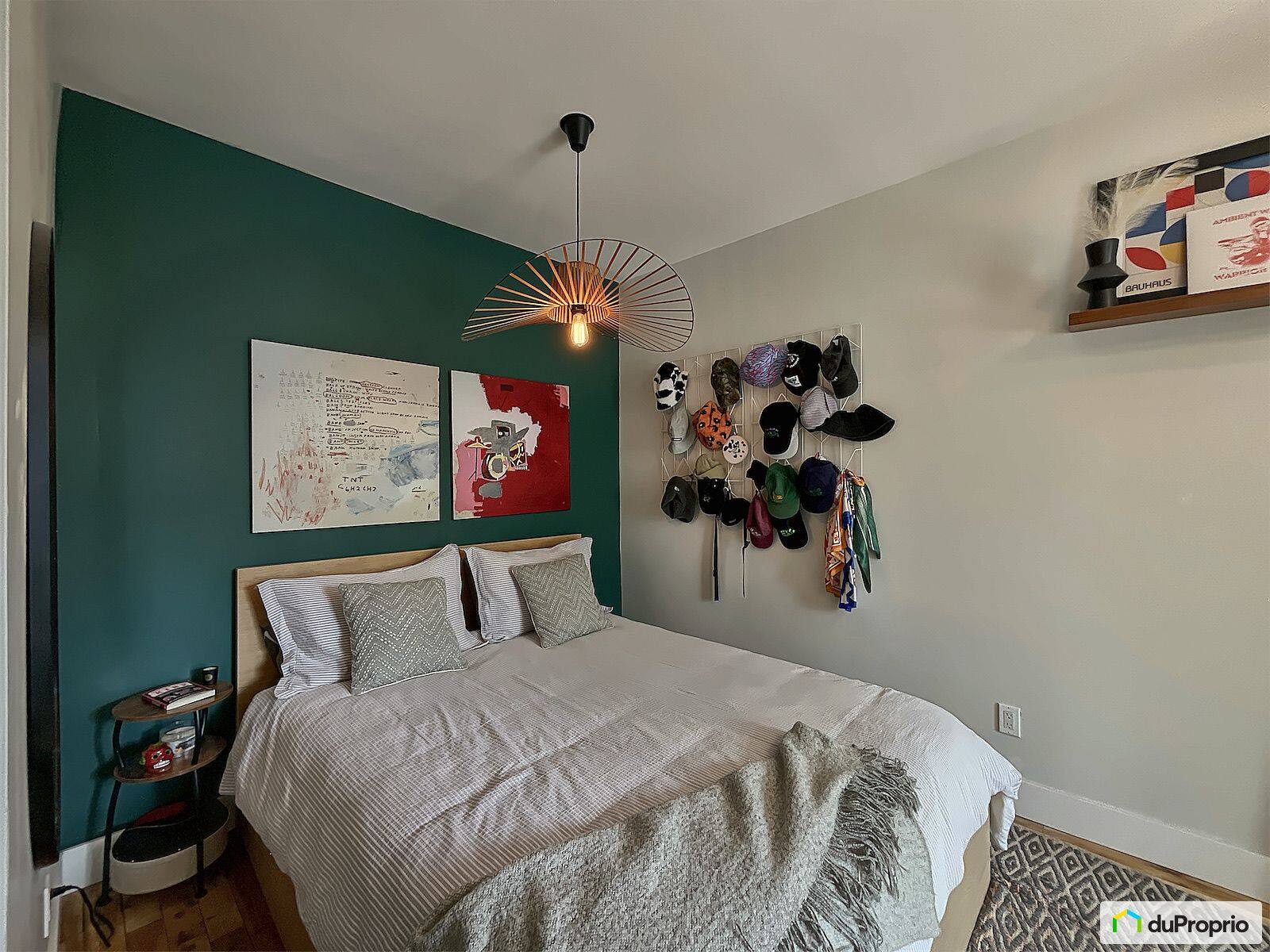 Un condo coloré qui ressemble à une mini galerie d’art à vendre dans ...