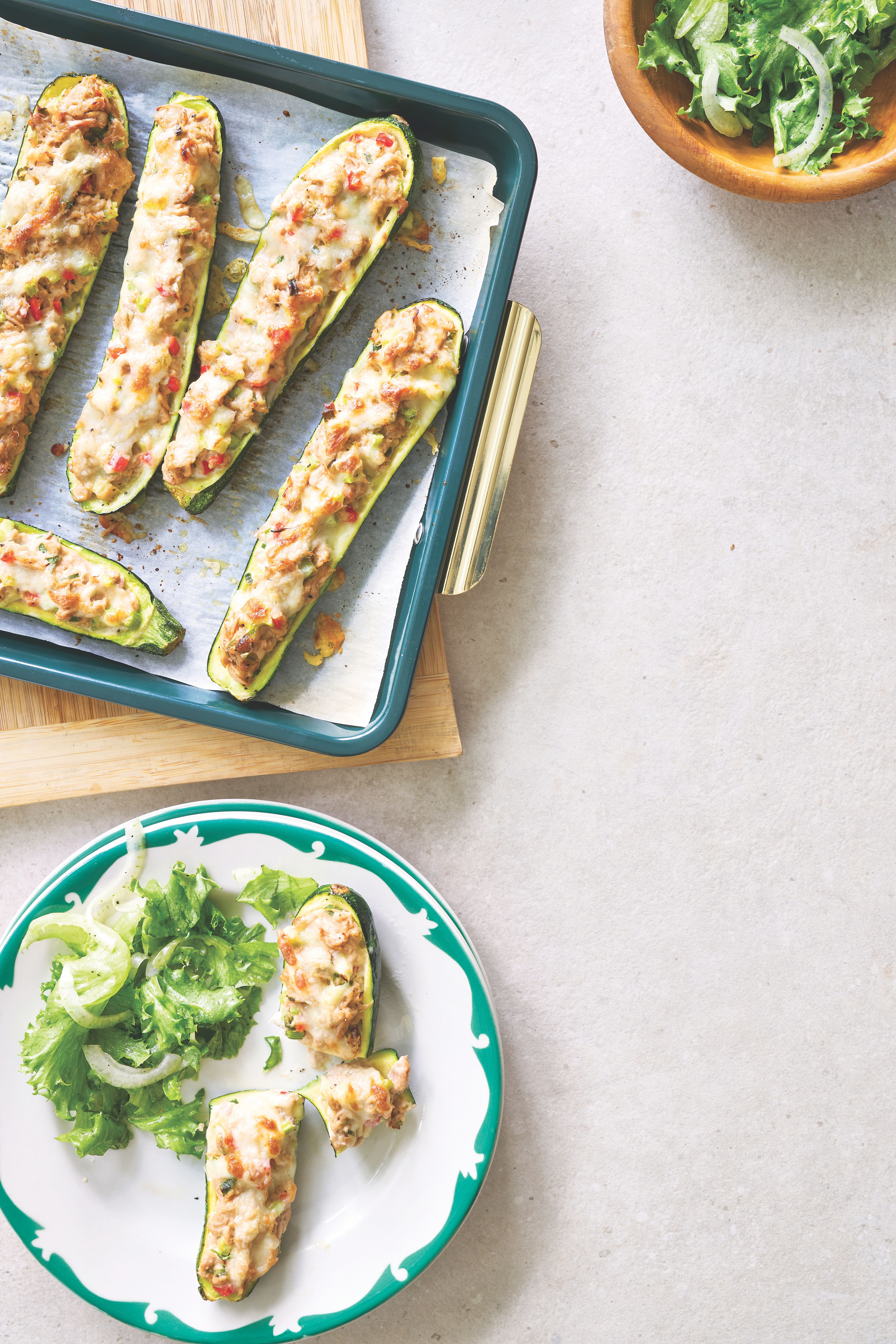 Courgettes farcies au thon gratinées | Coup de pouce