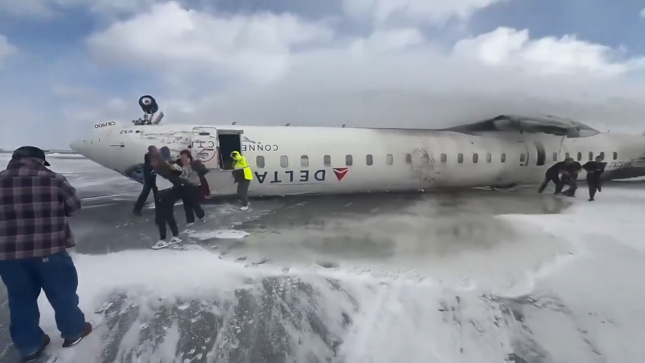 Un Avion S crase L atterrissage Toronto Et S me La Panique Parmi Un Avion S crase L atterrissage Toronto Et S me La Panique Parmi