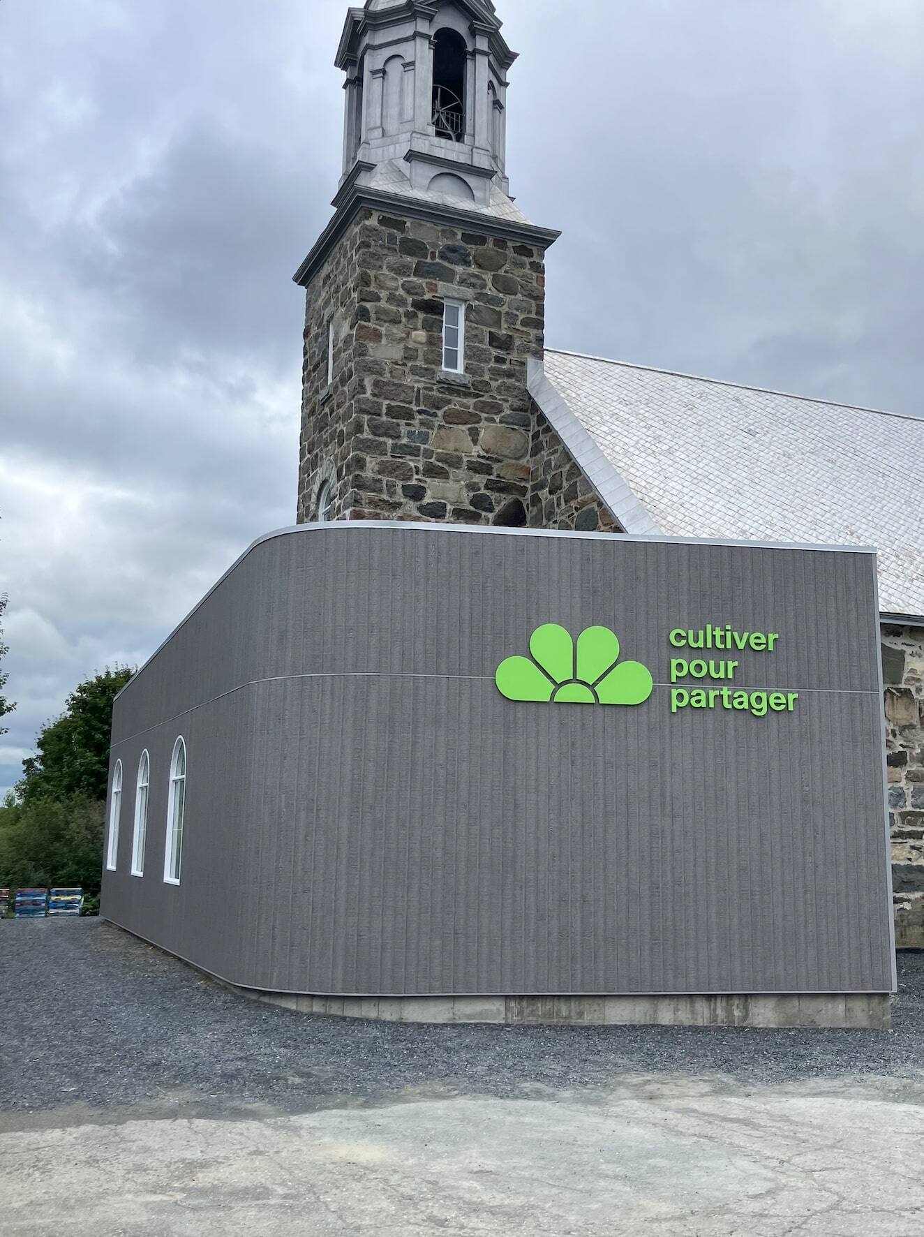 Un Beauceron transforme une église en usine à légumes et nourrit 6000 ...