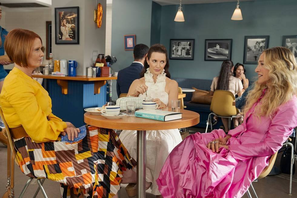 Après Lady Bridgerton, voici 6 séries et films où des femmes de 50 ans ...