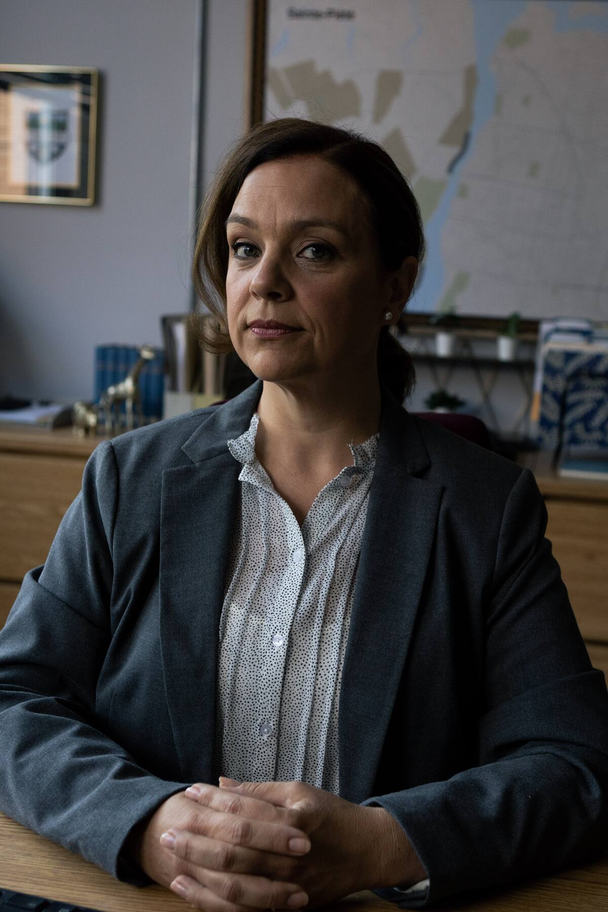 «Sorcières»: «La mairesse porte un lourd secret», selon la comédienne ...