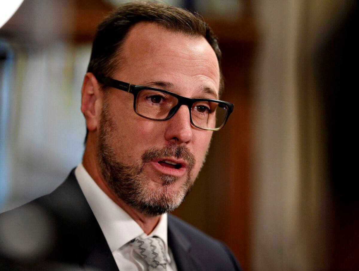 Déclin du français : Roberge appelle à «un réveil national» des ...