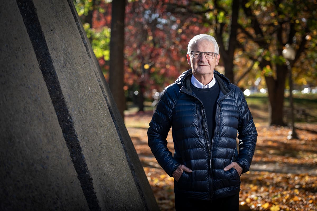 Premier astronaute canadien, Marc Garneau publie une autobiographie où ...