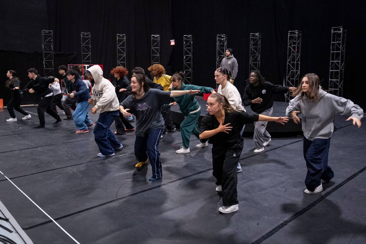 «Révolution en tournée»: visite des coulisses du spectacle avec Lydia ...