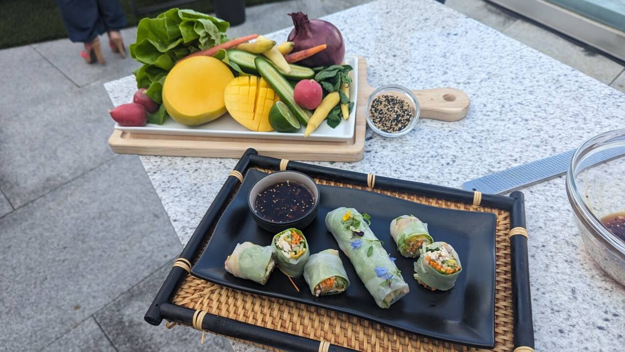 Rouleaux printaniers au poulet, menthe et légumes croquants | Salut Bonjour