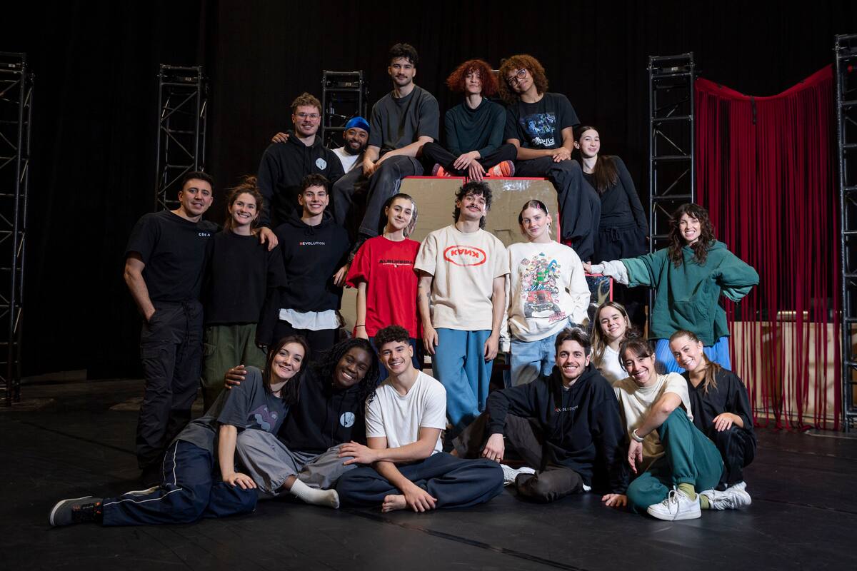 «Révolution en tournée»: visite des coulisses du spectacle avec Lydia ...
