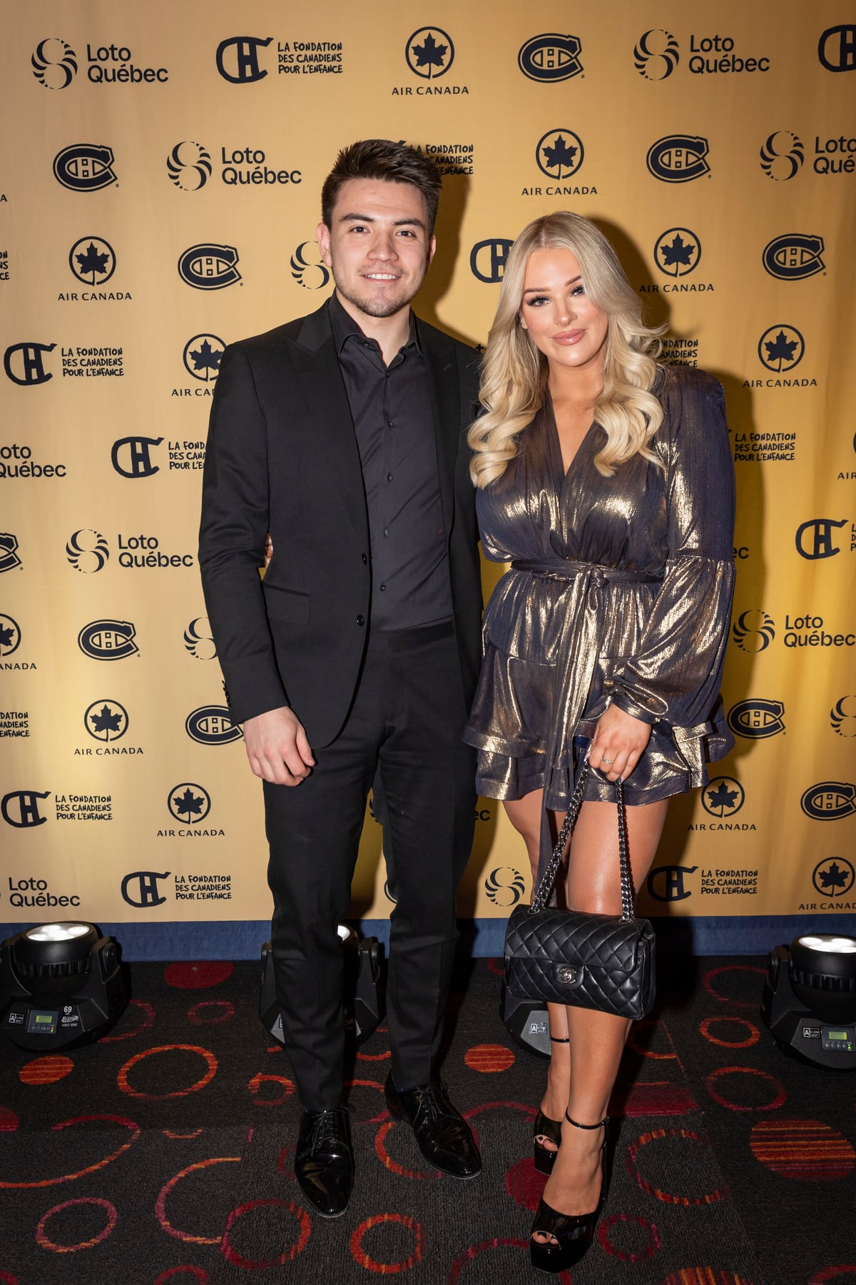 [EN PHOTOS] Les joueurs du Canadien et leurs conjointes déambulent sur ...