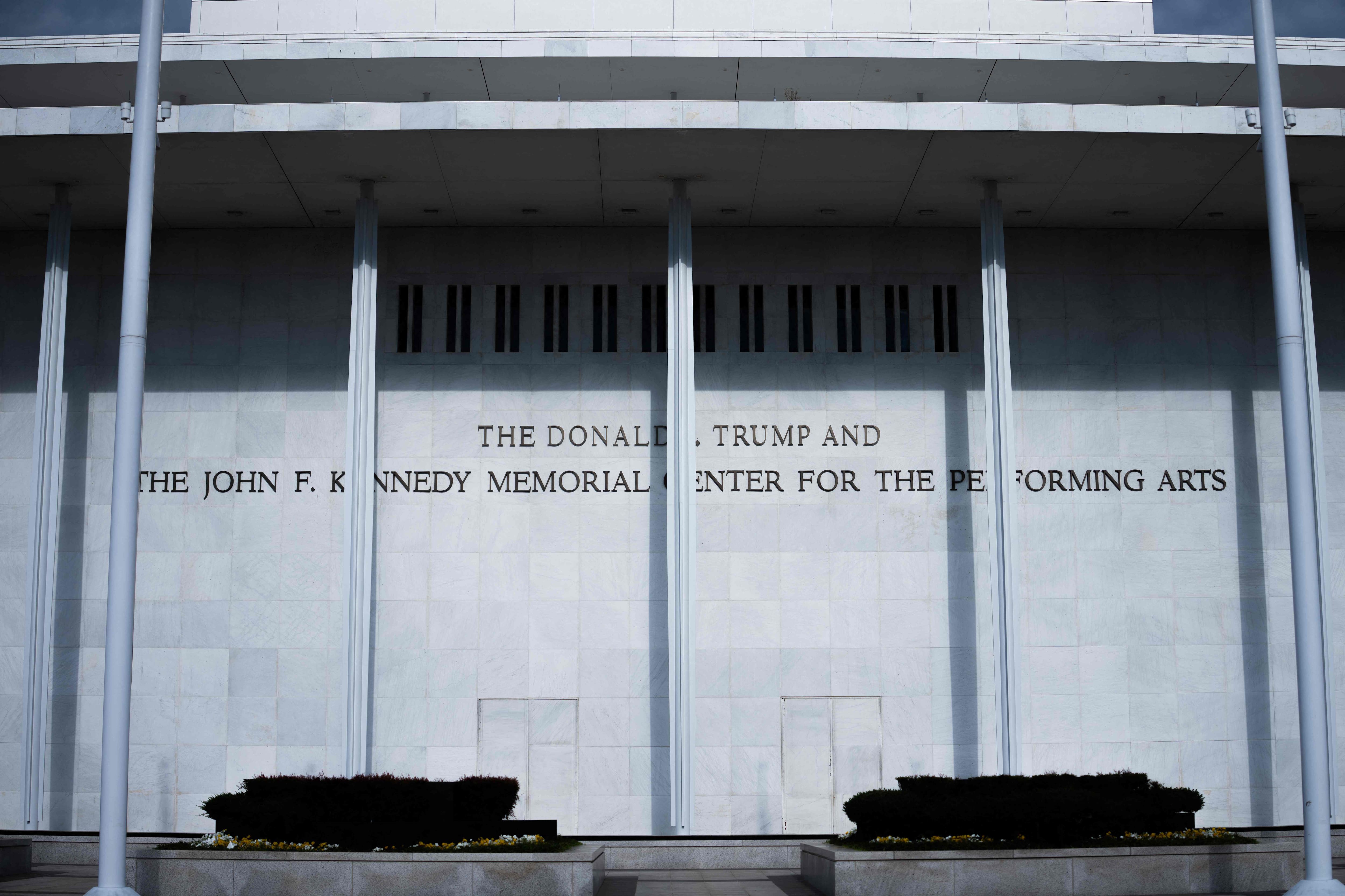 Le Kennedy Center retire le nom de Trump de son site internet | JDQ
