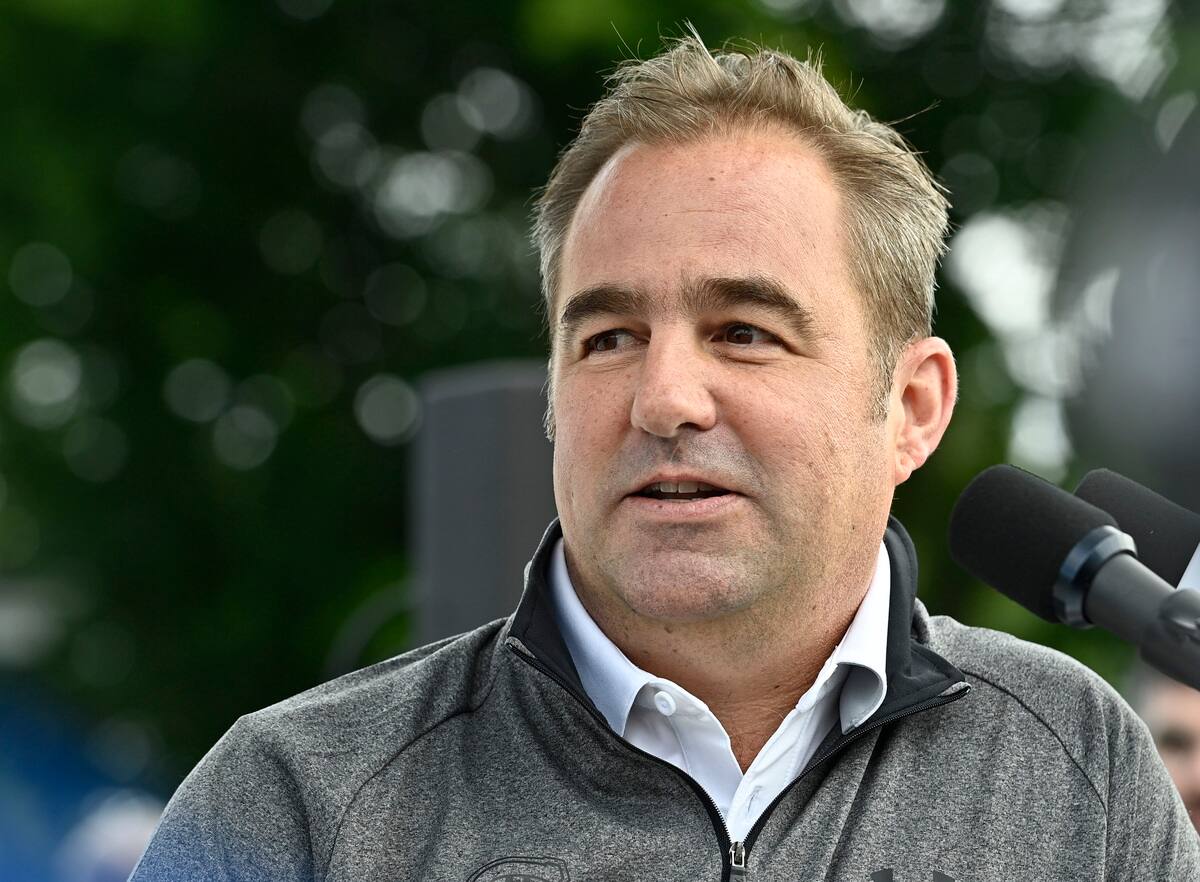 Hymne national bilingue: Geoff Molson a les équipes canadiennes en ...