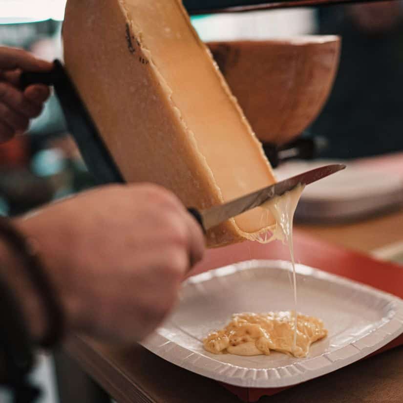 5 modèles de poêles à raclette pour des repas gourmands cet hiver ...