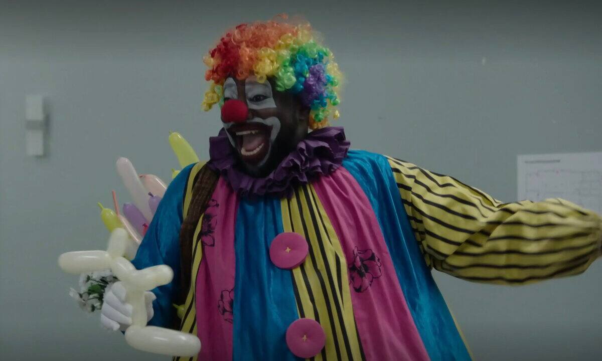 Représentation «grotesque et puérile» dans «STAT»: des clowns ...