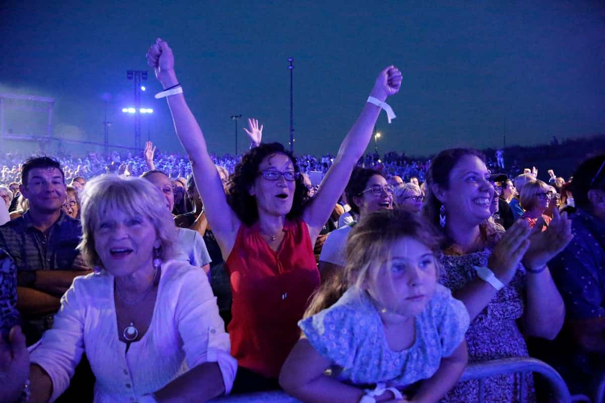 Célébration de l’album «D’eux» à la SuperFrancoFête: «On t’aime Céline ...