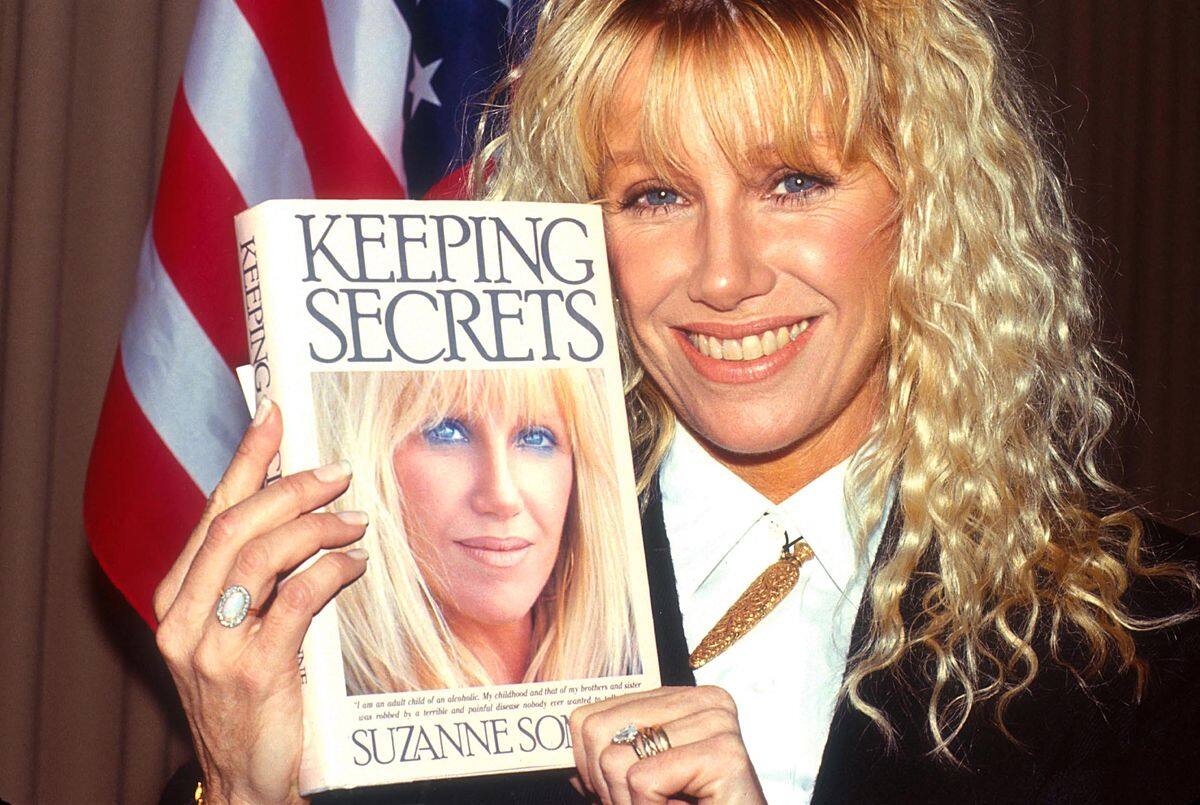 Deux ans après la mort de Suzanne Somers, son mari crée un clone avec l ...