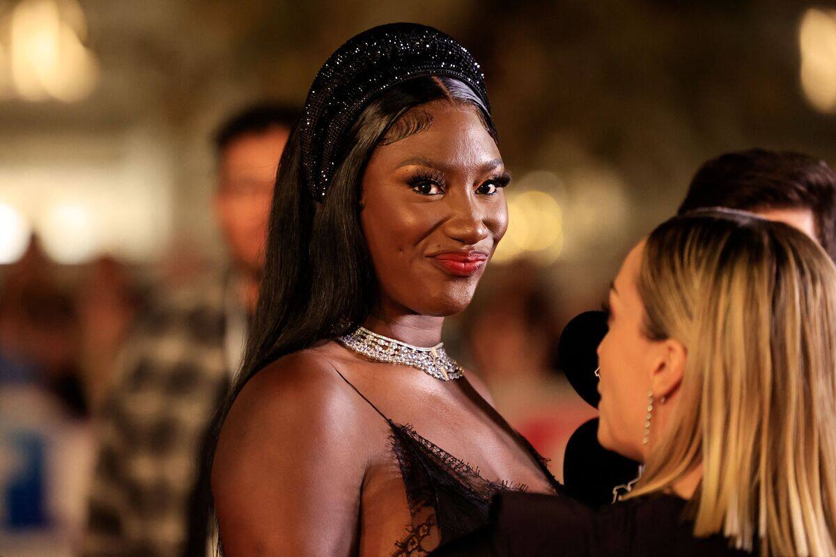 La chanteuse Aya Nakamura victime d'un chantage à la «sextape» | TVA Nouvelles