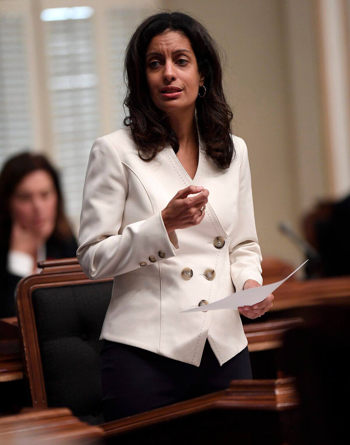 «Sottises antiscientifiques» : Anglade recadre son conseiller | TVA ...