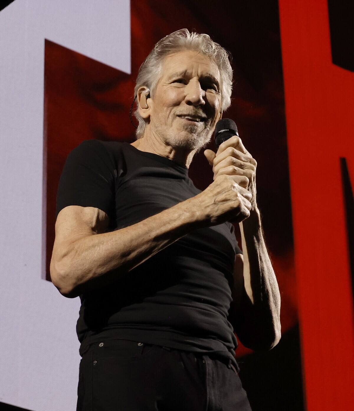 Roger Waters saga: Pink Floyd singer re-records 'The Dark Side of the ...