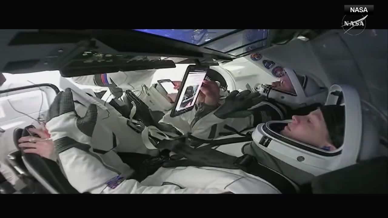 A tripulação da Estação Espacial Internacional retorna à Terra após uma ...