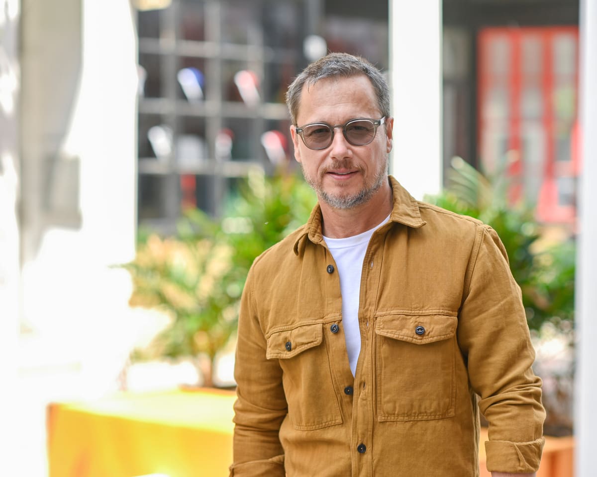 Stéphane Rousseau partage des premières photos avec son amoureuse | 7 Jours