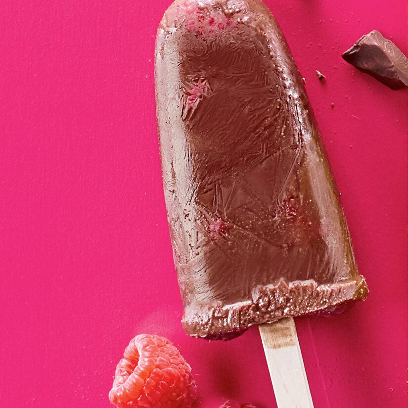 Popsicles au chocolat et framboise | Coup de pouce