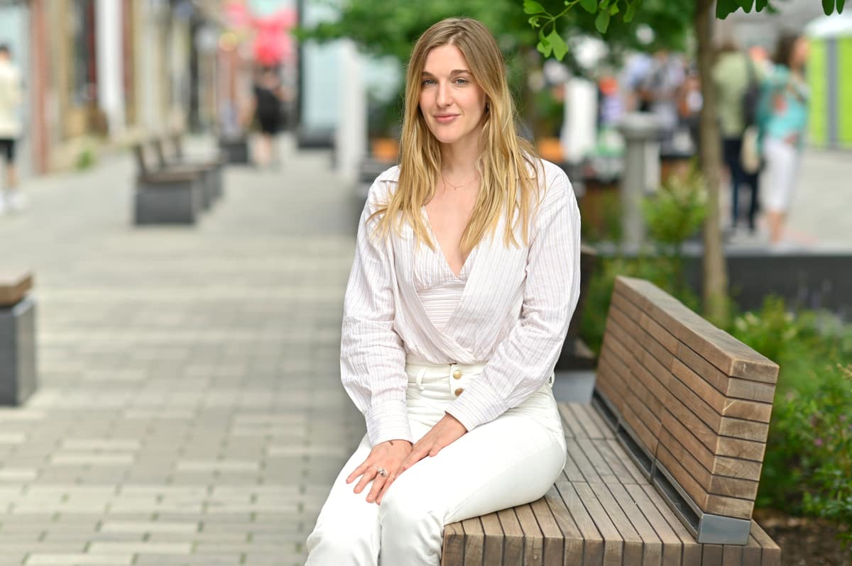 Mylène Mackay change de tête pour un nouveau rôle | 7 Jours