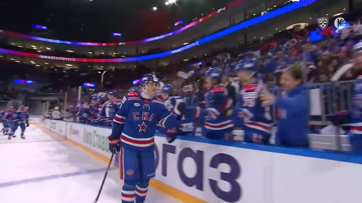 Une «visite honteuse» qui «légitimise le régime de Poutine», croient le ...