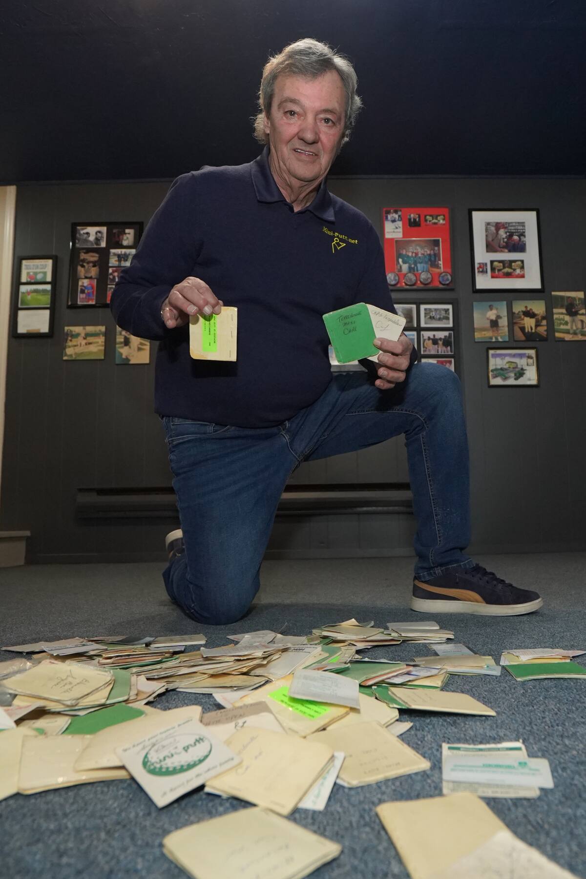 [VIDÉO] Miniputt: à 70 ans, Carl Carmoni vise toujours le «birdie ...