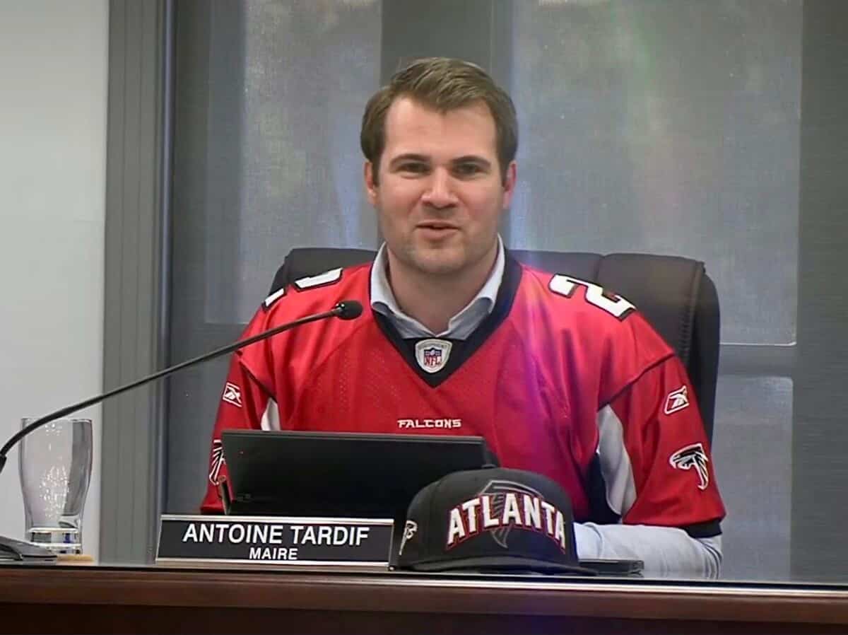 Matthew Bergeron: tout juste dans la NFL et bientôt un terrain à son ...