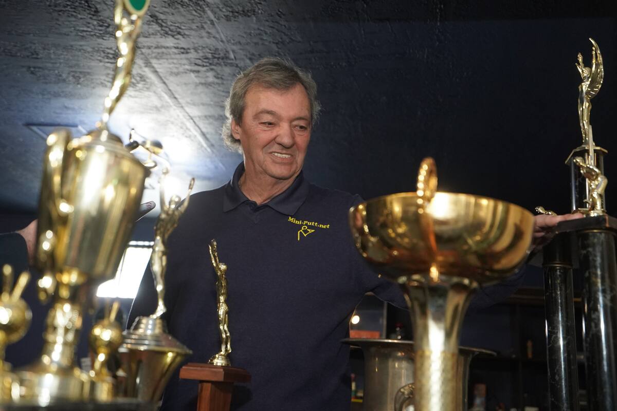 [VIDÉO] Miniputt: à 70 ans, Carl Carmoni vise toujours le «birdie ...
