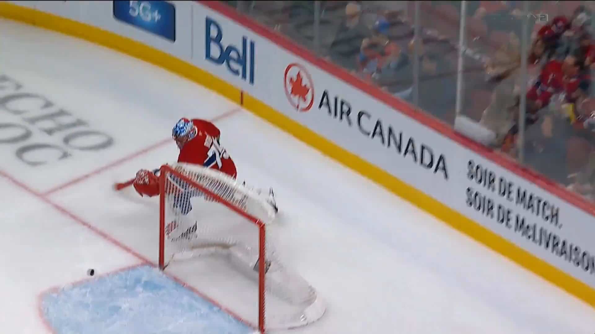 La porte de la Zamboni a presque réussi un tour du chapeau au Centre ...