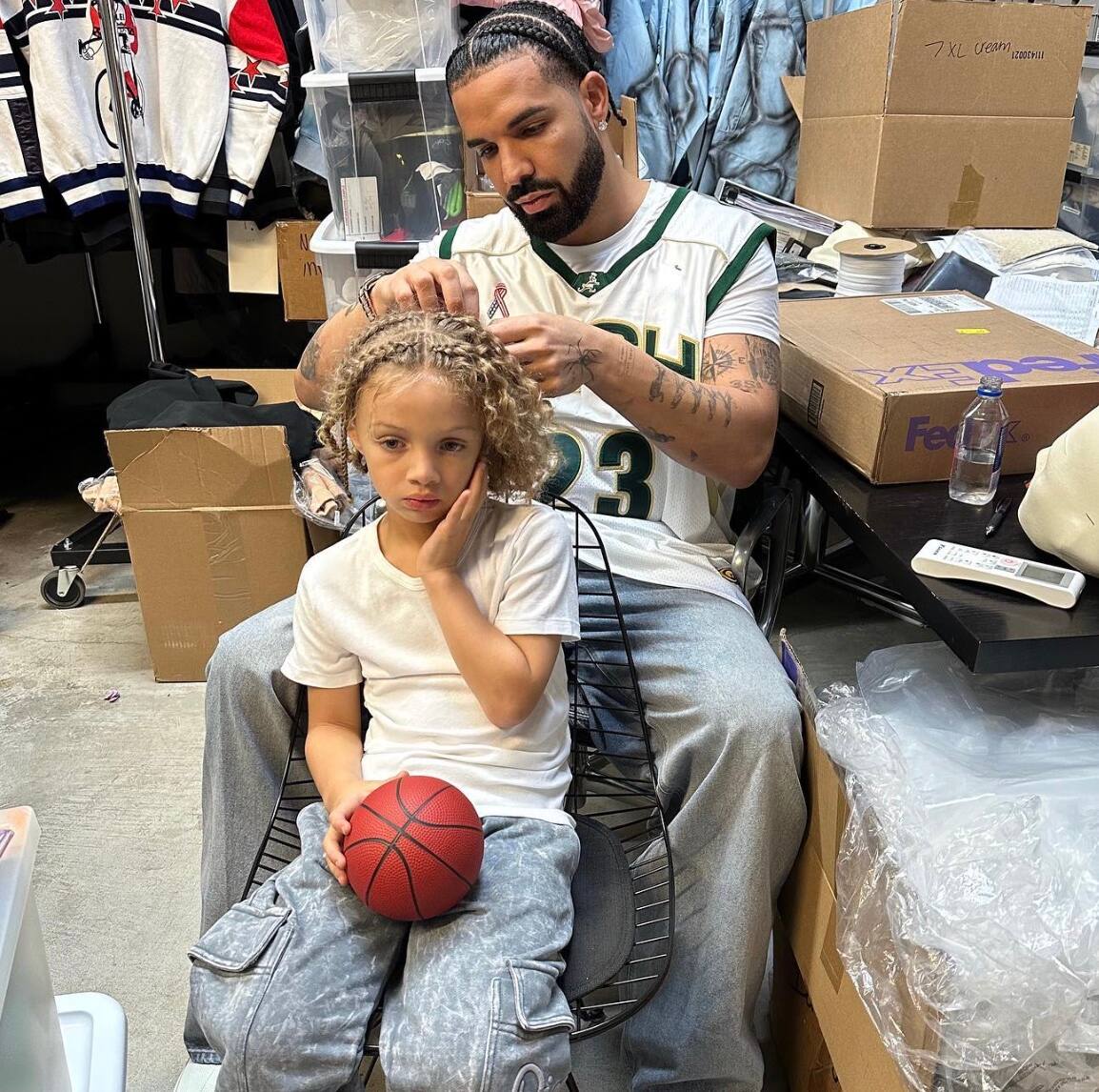 Le fils de Drake fait ses débuts dans le rap | Le Sac de chips